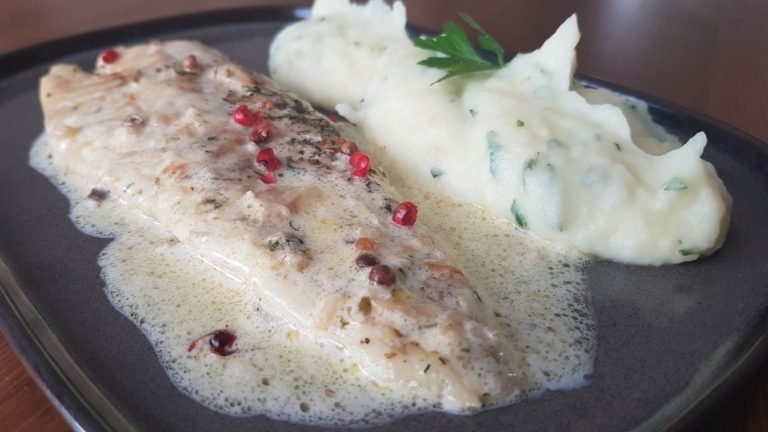 Filet de maigre et purée de pommes de terre aux herbes - On cuisine ...